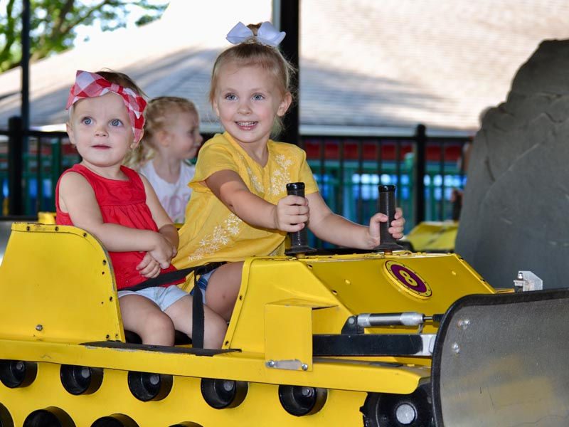 Duke's Dozers | Ride at Dutch Wonderland